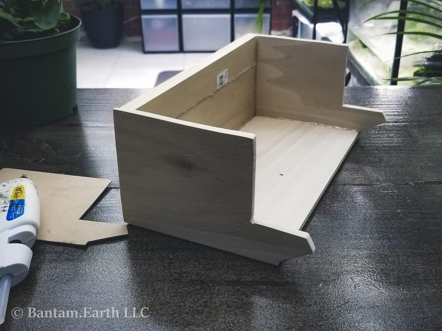 DIY Mini Indoor Planter Box With Built In Drainage Tray - Bantam.Earth